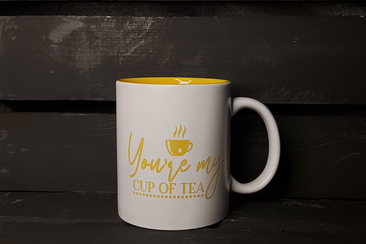 Witte mok met gele gravure | Leuke designs | Woody Woodcutter